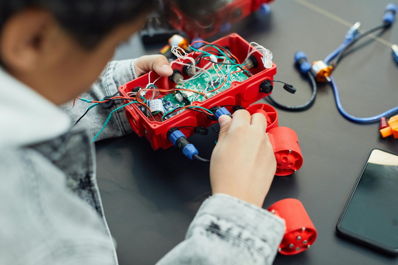 How does studying robotics benefit curious young minds? | UniFirst Robotics